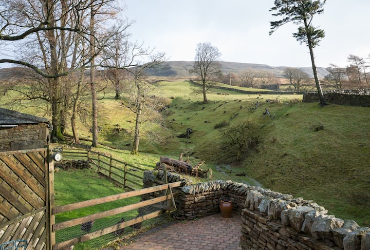 Elysian Fields @ Ing Hill Lodge - The Waggonette - Kirkby Stephen