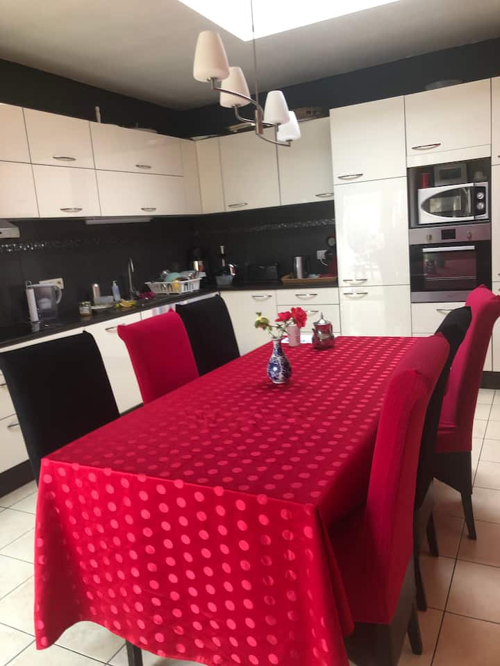 Chambre Zen à 10 Minutes De Charleroi/aéroport - Charleroi