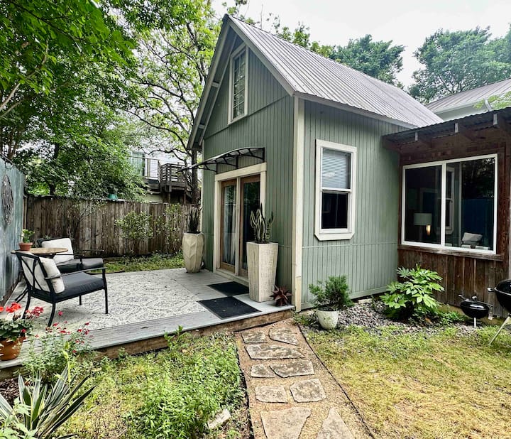 Romantic Art House - Austin, TX
