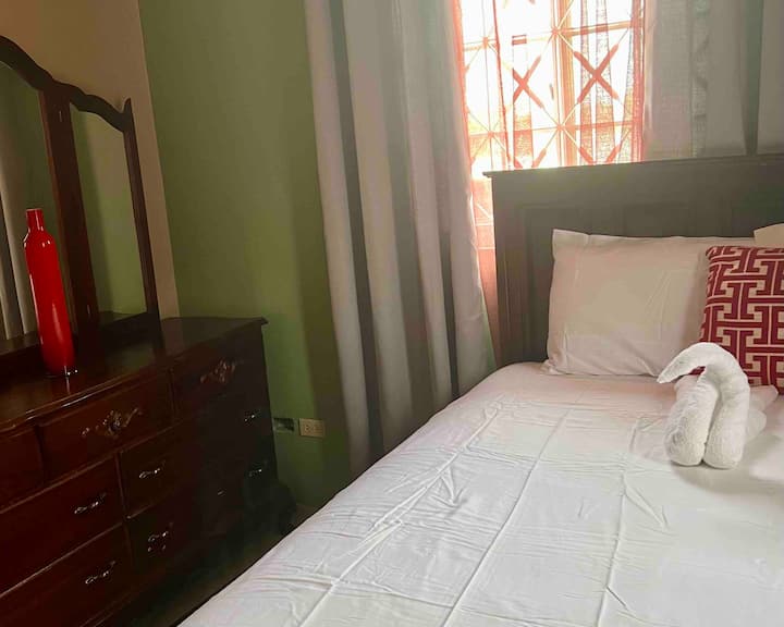 Pauline's Place Kingston - Kingston