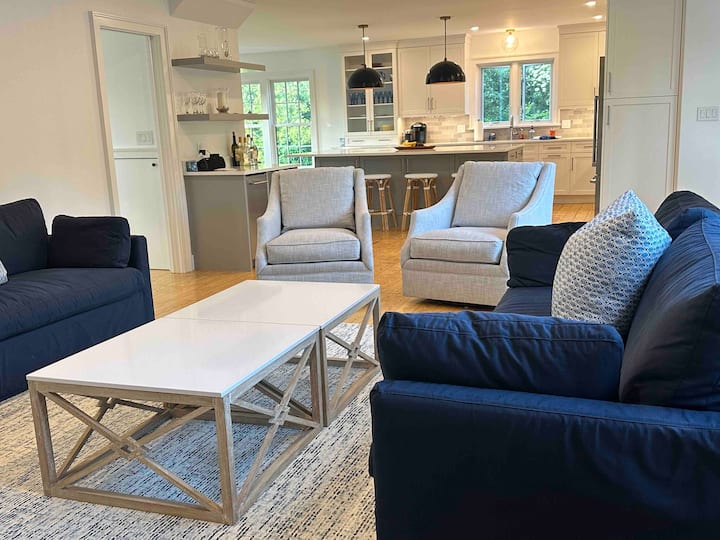 Wow- Gorgeous Home With Plenty Of Space To Relax - Nantucket, MA