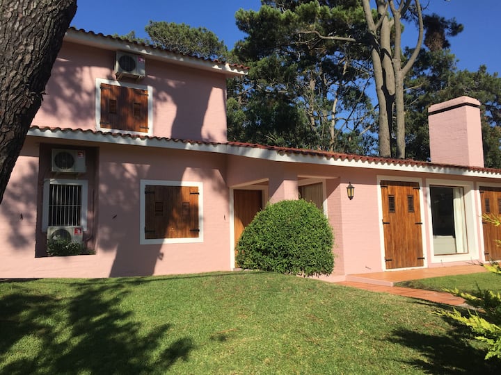 Hermoso Chalet, Punta Del Este, 200m Del Mar - Uruguay