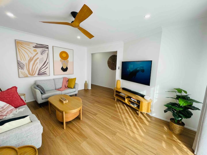 Tide 'N' Seek: Family Beach House With Games Room - South Coast