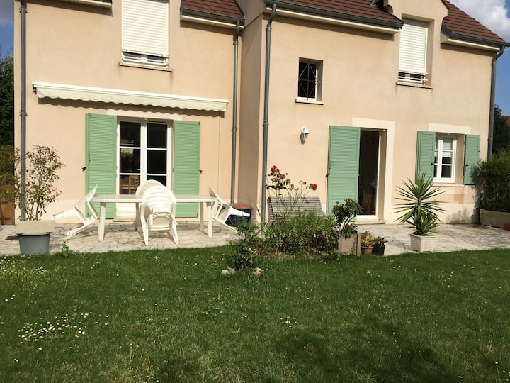 Jolie Maison Avec Grand Jardin Près De Disneyland - Bussy-Saint-Georges