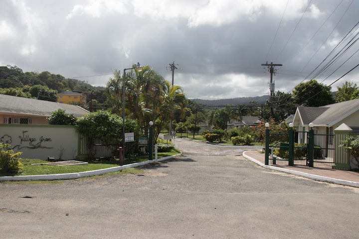 Village Green- In The Little Village - Jamaïque