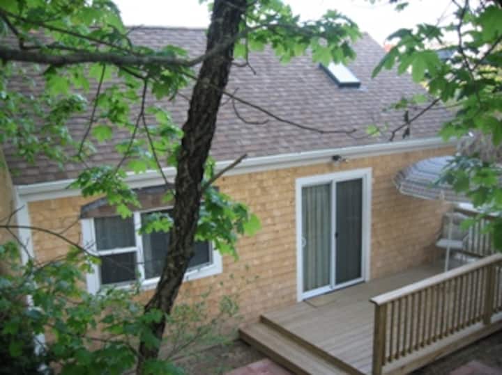 2.5 Bedroom Jacuzzi Cottage By The Beach - Barnstable, MA