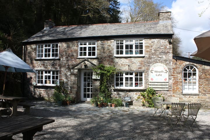 Woods Cafe Holiday Flat - Bodmin