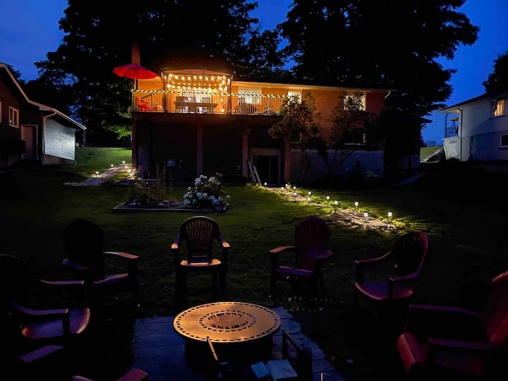 Fun Family Friendly Walkout With 20ft Ceilings - Sauble Beach