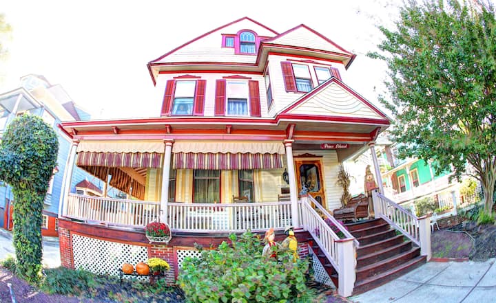 2 Bedroom, Private Porch, Steps To Beach/mall - Cape May, NJ