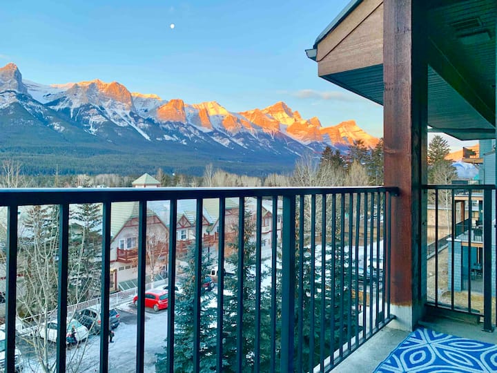 Magnificent Mountain View Condo With 1-br 2 Beds - Canada