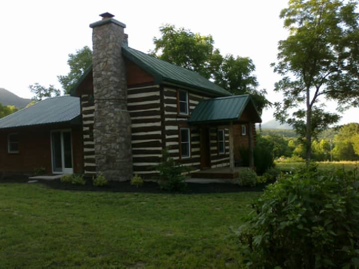 1850's Massanutten Spgs -"Charmed By The Ambiance" - Luray, VA