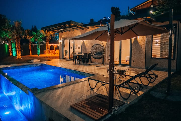 Sapanca Vineyard House2
Isıtmalı Havuz Ve Jakuzili - Turkey