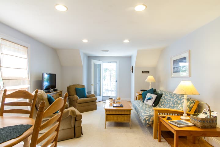 Waterfront Private 1 Bedroom Apartment - Harwich, MA