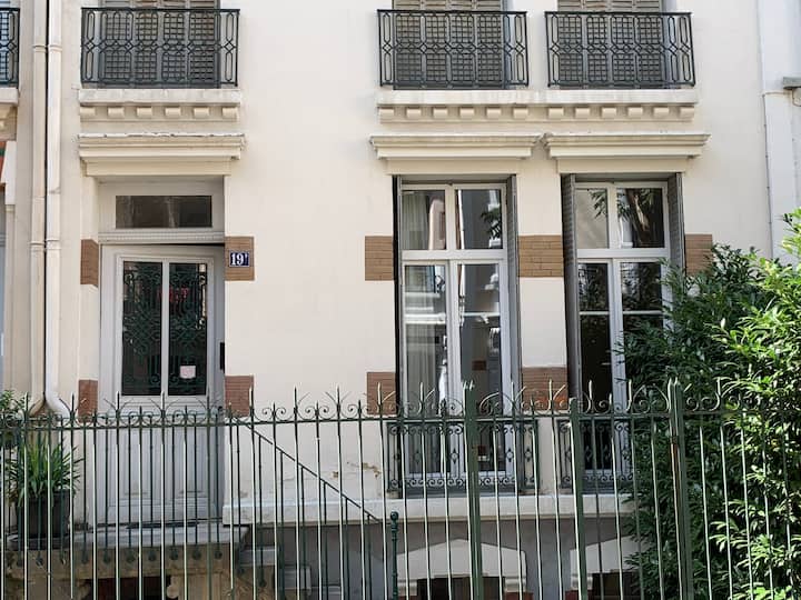 Charmant Et Agréable Avec Son Jardin Privatif. - Hôtel ibis Styles Vichy Centre