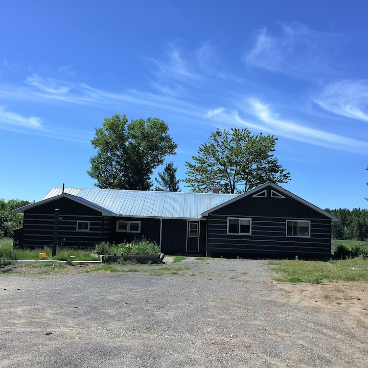 Cabin By The Lake - Clayton Lake