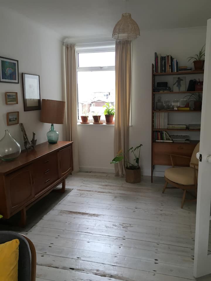 Light Airy Seaside Home - Harwich