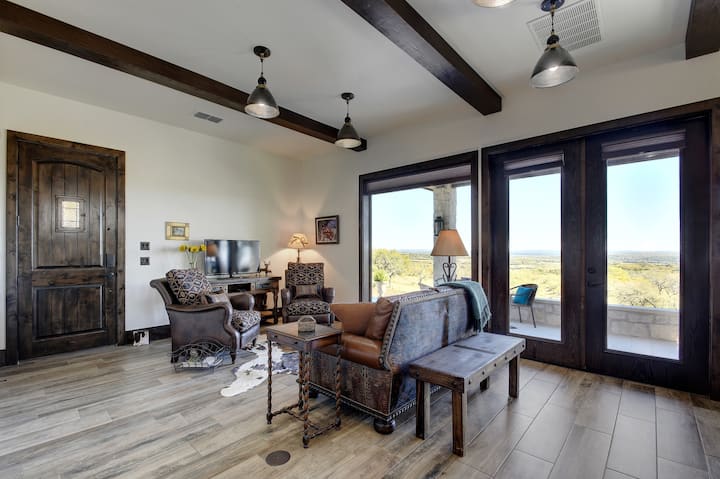 Adults Only Romantic Hill Country Getaway - Guesthouses for Rent in ...