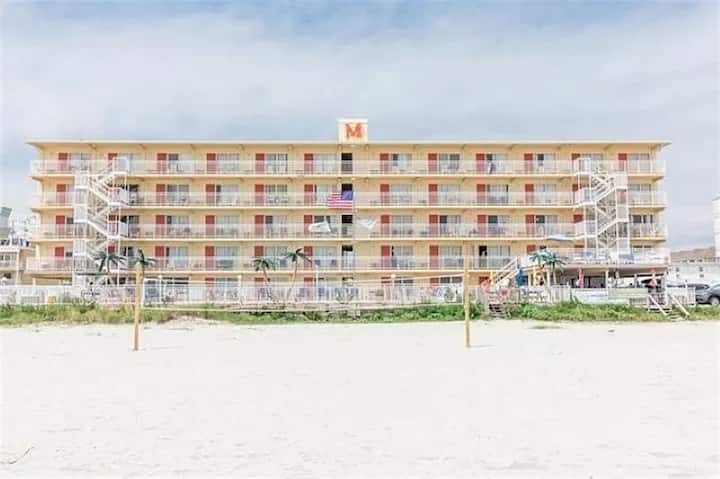 Oceanfront Top Flr 1 Br Condo At Madrid - Poverty Beach, NJ