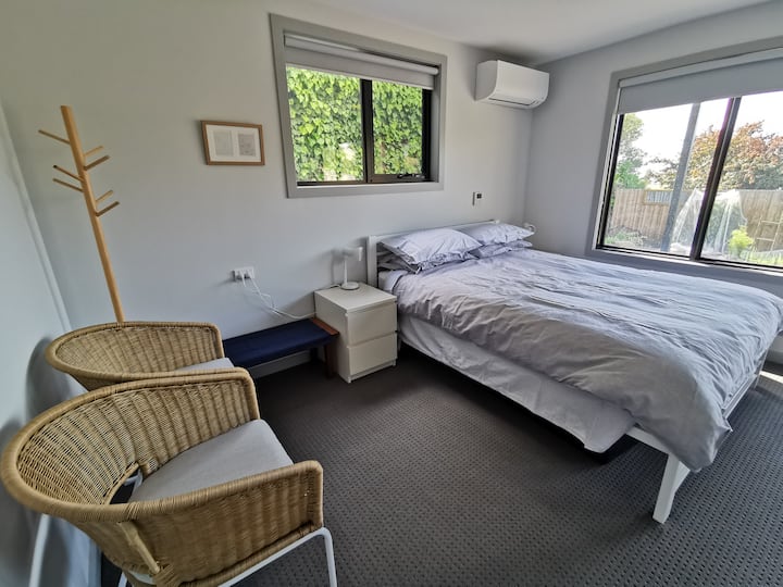 West Hobart Retreat: Cosy And Convenient. - Hobart