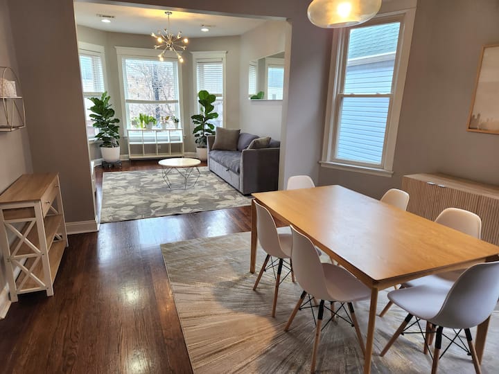 New Rehabbed Sunny Top Floor Logan Square - Wildwood - Chicago