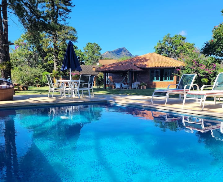 Linda Casa Em Itaipava Com Churrasqueira E Piscina - Petrópolis