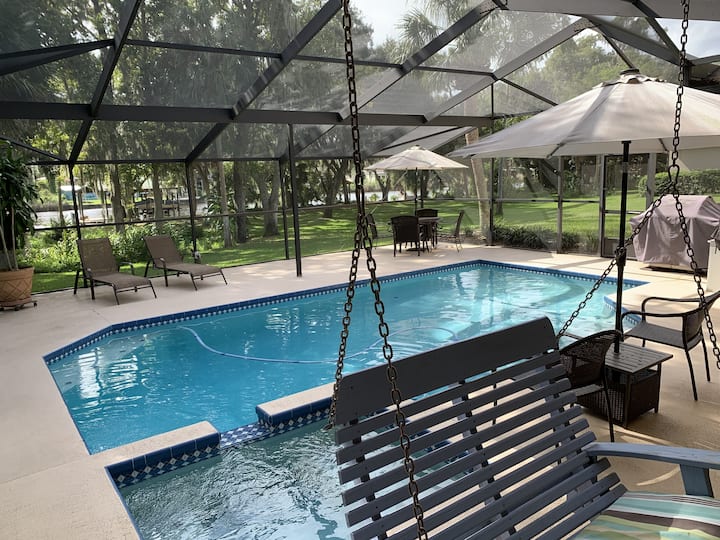 Beautiful Home On Large Lot, Pool And River W/dock - Riverview, FL