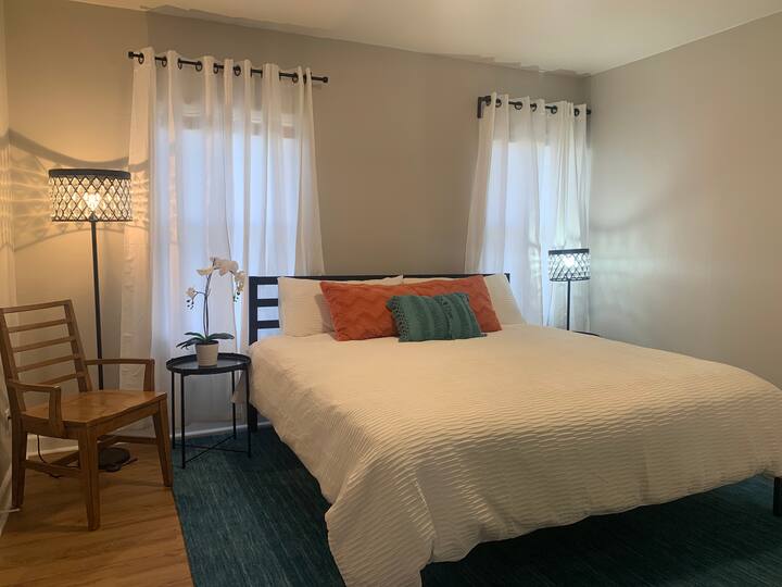 Cozy & Convenient - Dt St Pete & Beach - Sleeps 5 - St. Petersburg, FL
