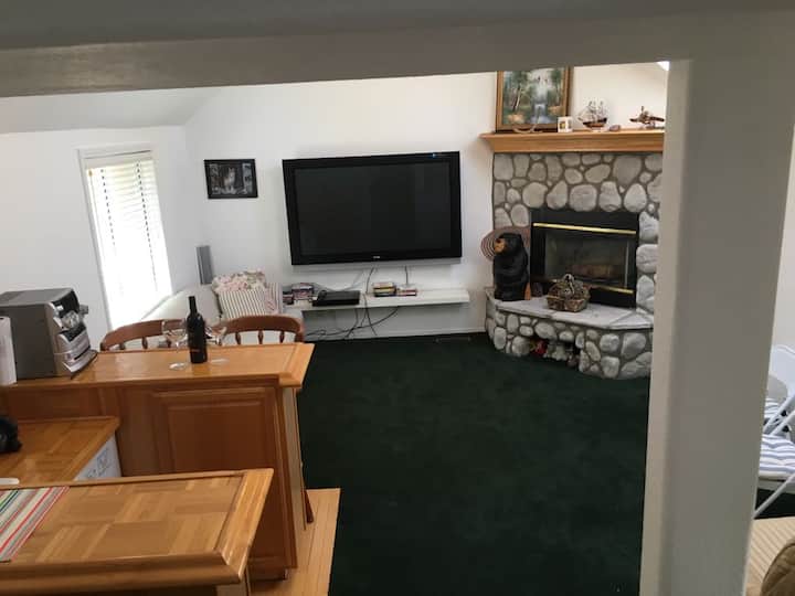 La Petite Château,  Easy Walk To Lake And Village - Big Bear Lake, CA