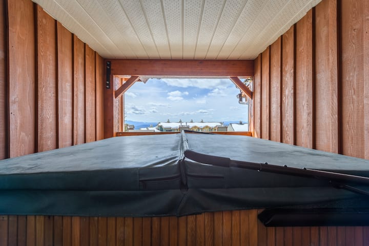 Black Bear Lodge #10 - Ski In/ski Out - Big White Ski Resort, BC