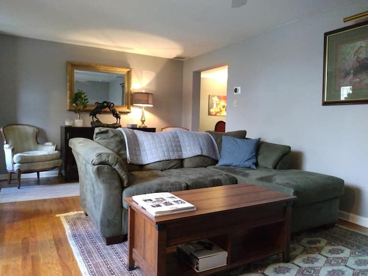 Hyde Parks Hideaway - Hyde Park, NY