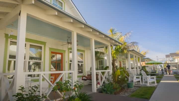 Vintage Beach Cottage - Carpinteria, CA