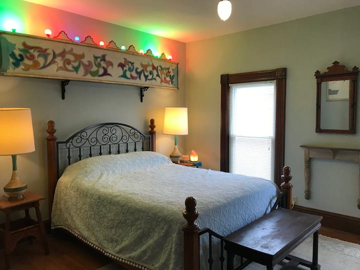 A Funky "Hostoric" Cozy Victorian And Cute Cat - Lake Of The Woods, Monroe Township