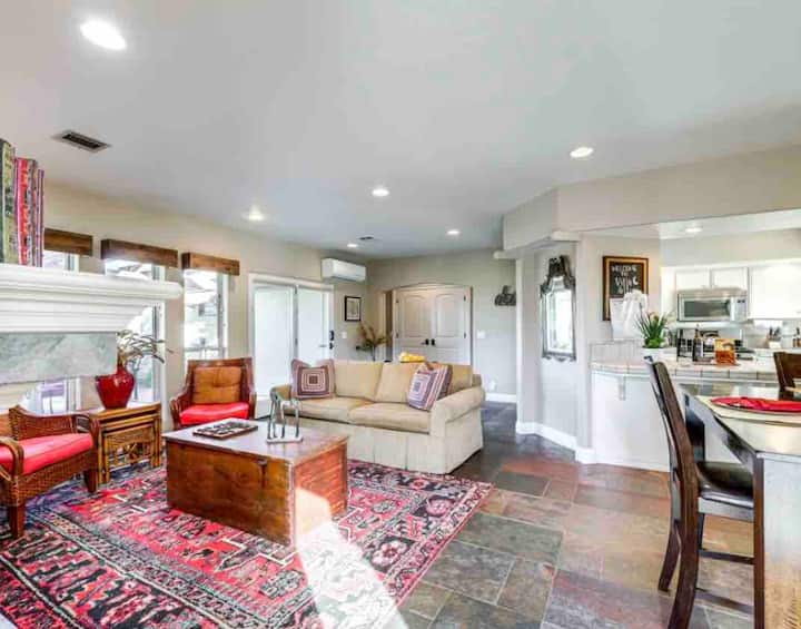 Unique Lakeside Luxury, Hot Tub Views - Paso Robles, CA