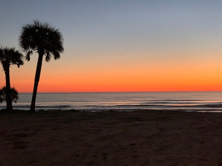 Shores’ Beach Condo - Daytona Beach, FL