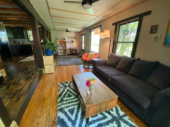 Hilltop Retreat At The Little Red Cottage - Black Mountain, NC