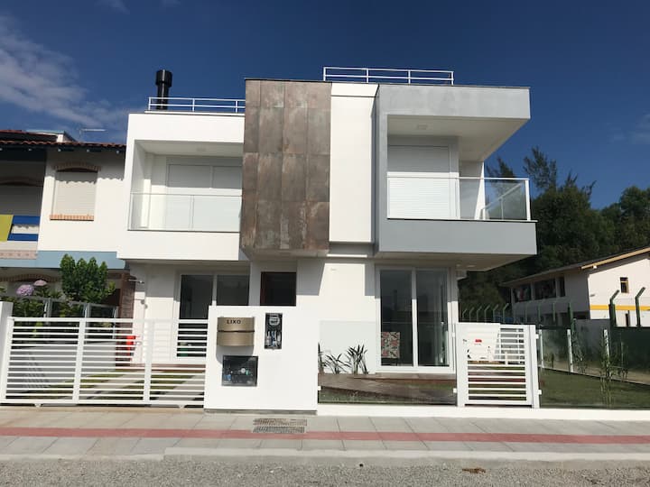 Casa Positano: Vista Para O Mar, Excelente Padrão! - Garopaba