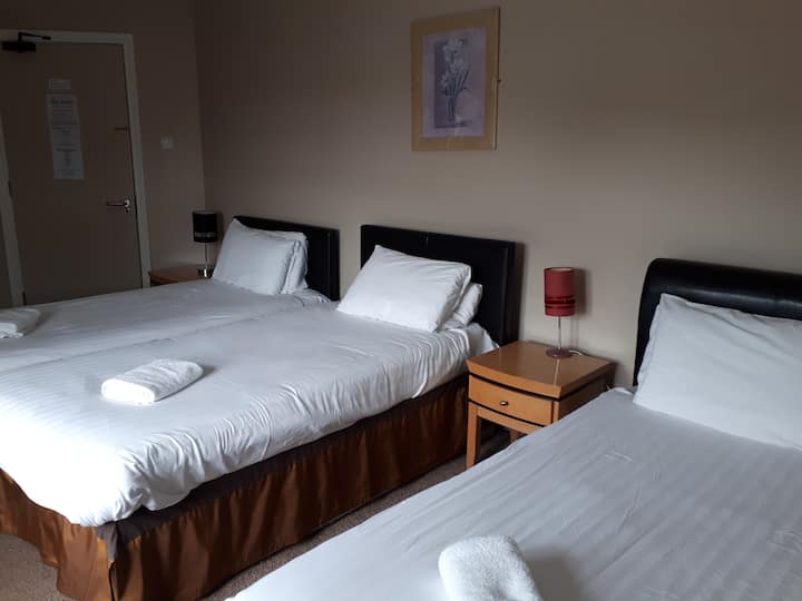 Triple Ensuite Room - Sleeps 3 - Londonderry
