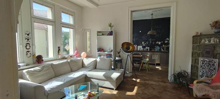 Schönes Zimmer In Charmanter Altbauwohnung - Hannover