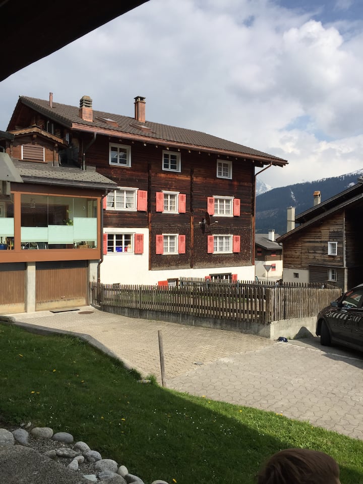 Zentral Gelegene 2 Zimmer Wohnung Mit Parkplatz. - Sedrun