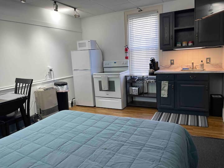 Cozy Studio 1/2 Block To Church St & Shops-pets - North Beach, VT