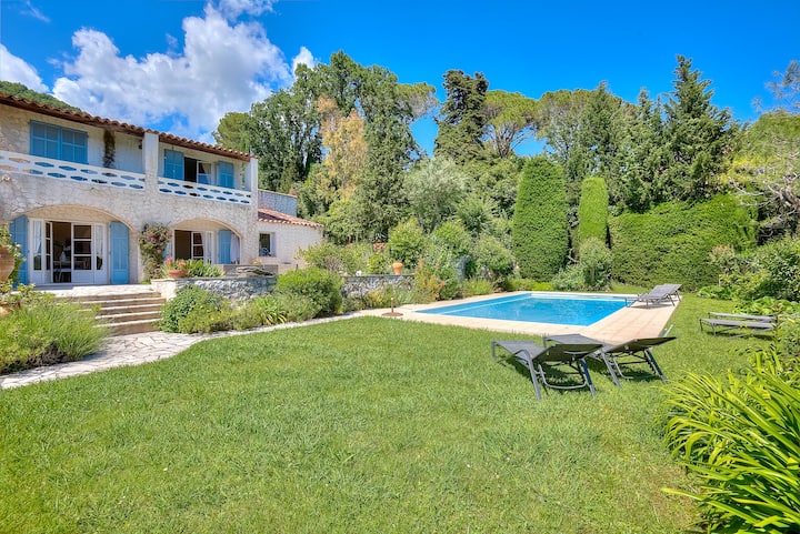 Jolie Villa, Spacieuse, Jardin Piscine Et Vue Mer - Gréolières les Neiges