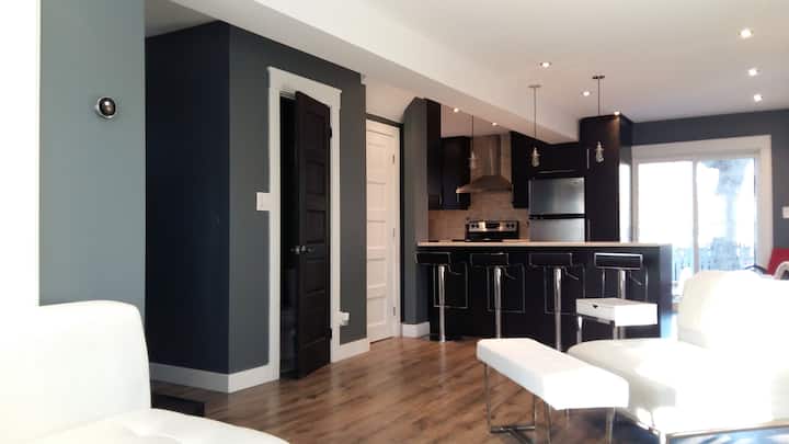 3 Mins From Uwo, 2 Mins From Dt, 1 Min From St.joe - London, ON, Canada