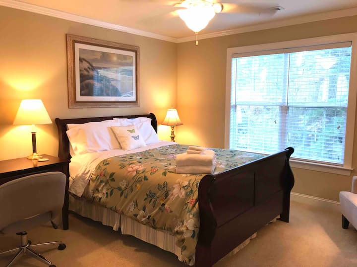 The Ormond Room. Peaceful Home, Quiet Neighborhood - Greenville, NC