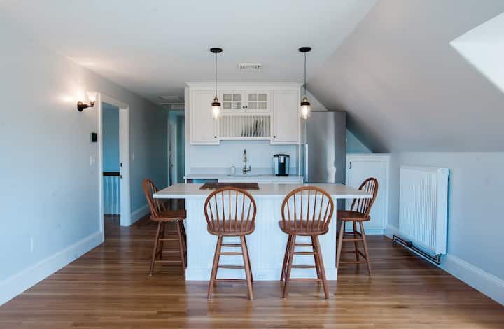 Mary J. Eastburn House--mountain View Suite - Portland, ME