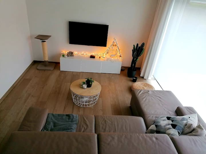 Gezellige Woning In Een Kindvriendelijke Woonwijk. - Boom