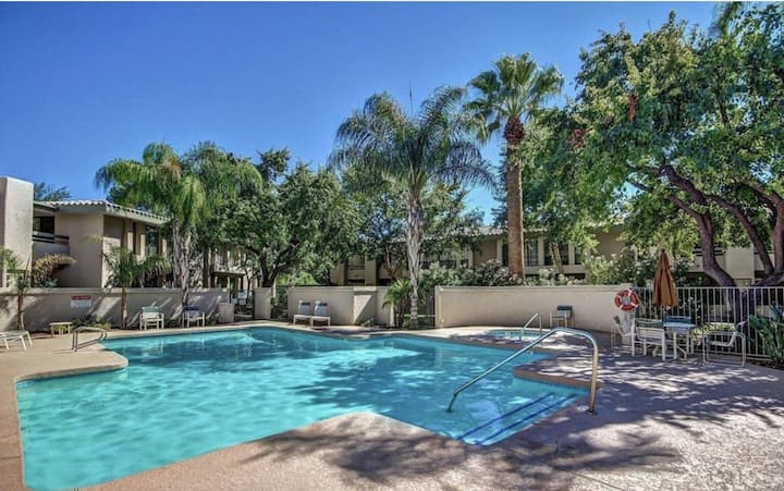 Luxury Relaxing & Secluded, Walk To Everything - Biltmore Area - Phoenix