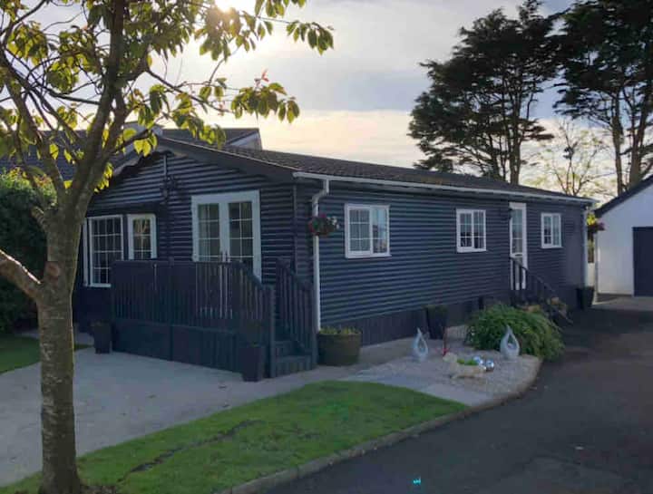 Delightful 3 Bed Log Cabin, Close To The Beach. - Portrush