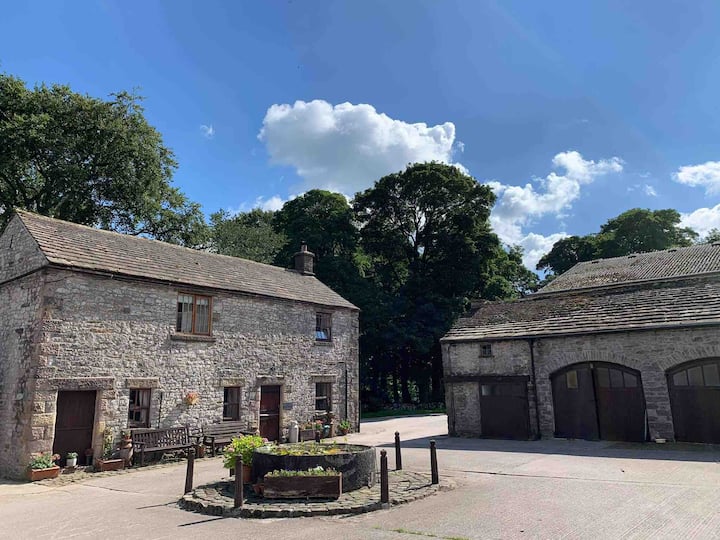 The Old Stables, Blackwell Hall Farm, Bakewell - Derbyshire