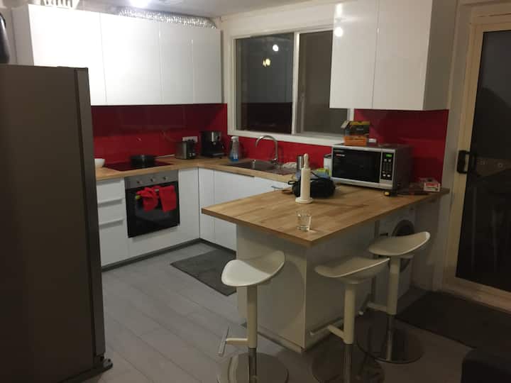 Dana- Large Room In A House-close To City & Anu-1 - Canberra