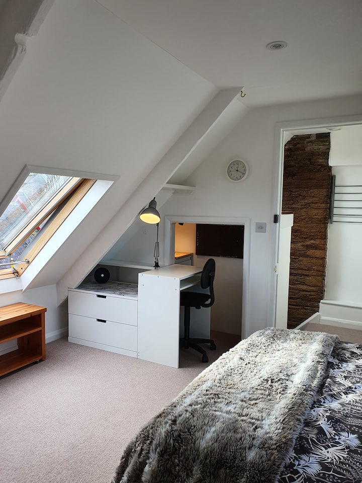En-suite Double + Veiws For One. 2nd Guest £20pn - Kingsbridge